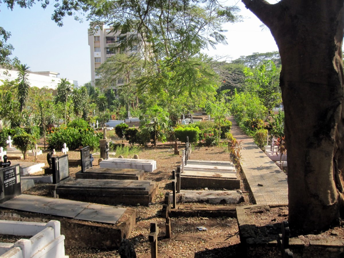 Mangalore Mangalore: Milagres Church and Hall, Mangalore